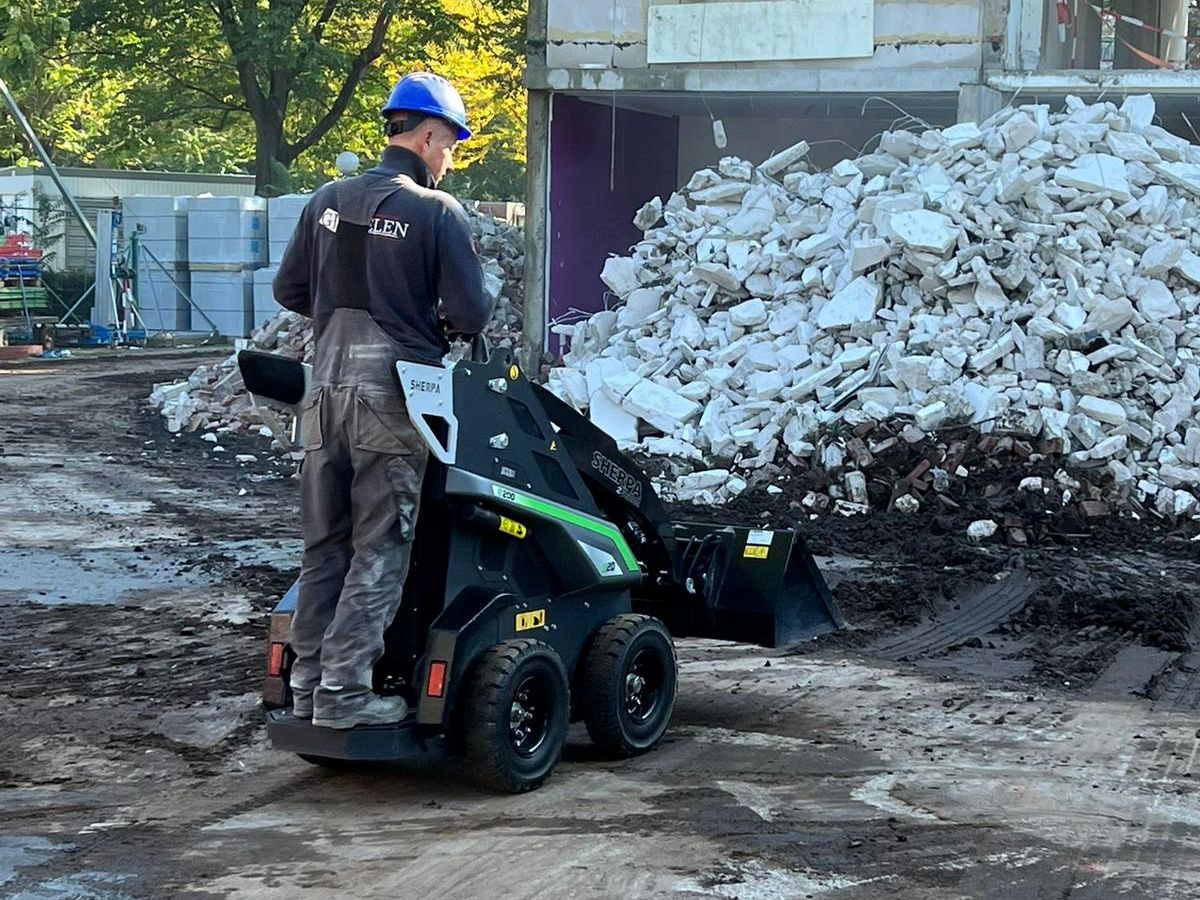TROTS – De nieuwe SHERPA Z20! - SHERPA mini-loaders